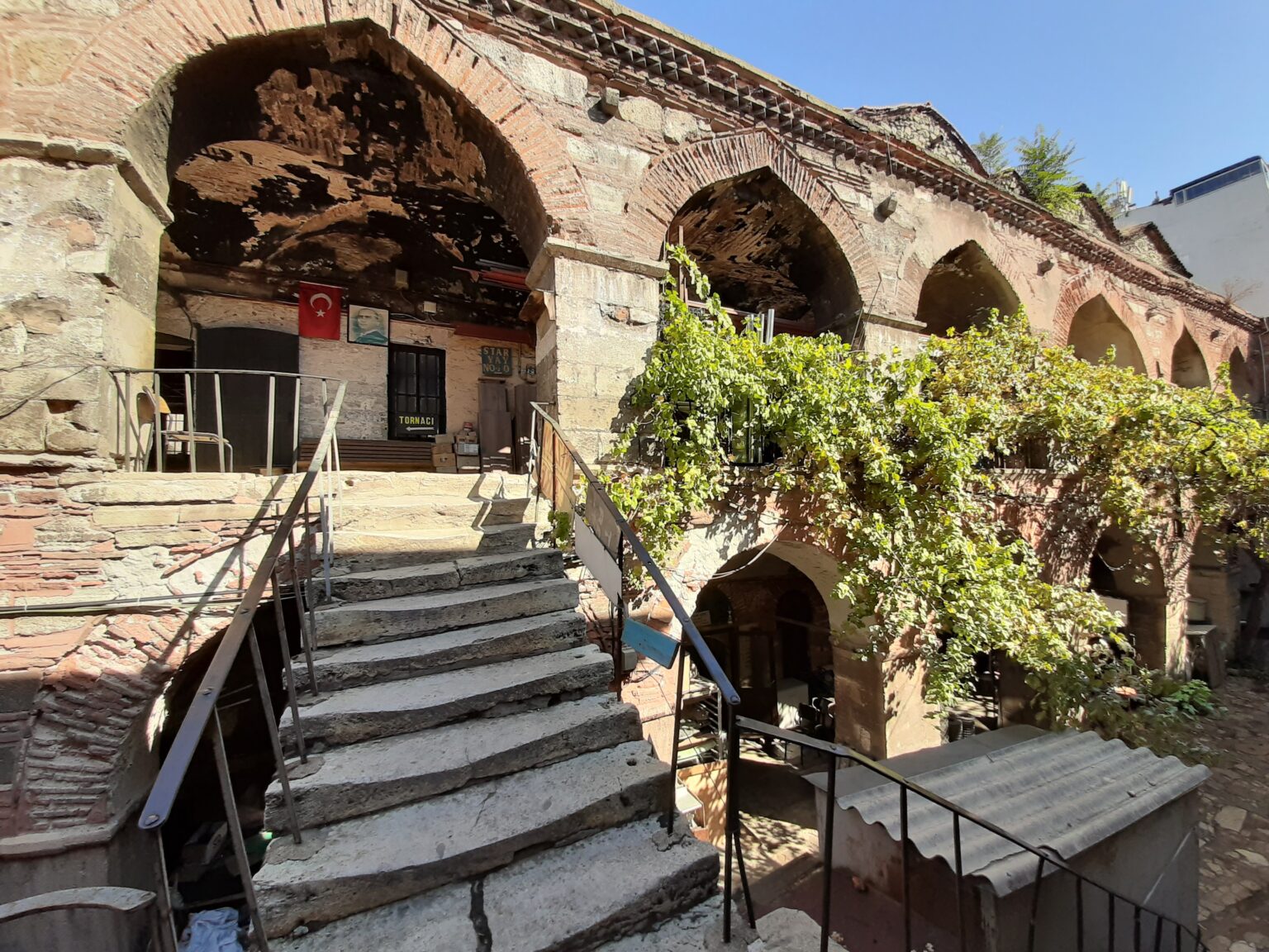 Tunel Funicular Istanbul - an Underground Funicular - Inside Out In ...