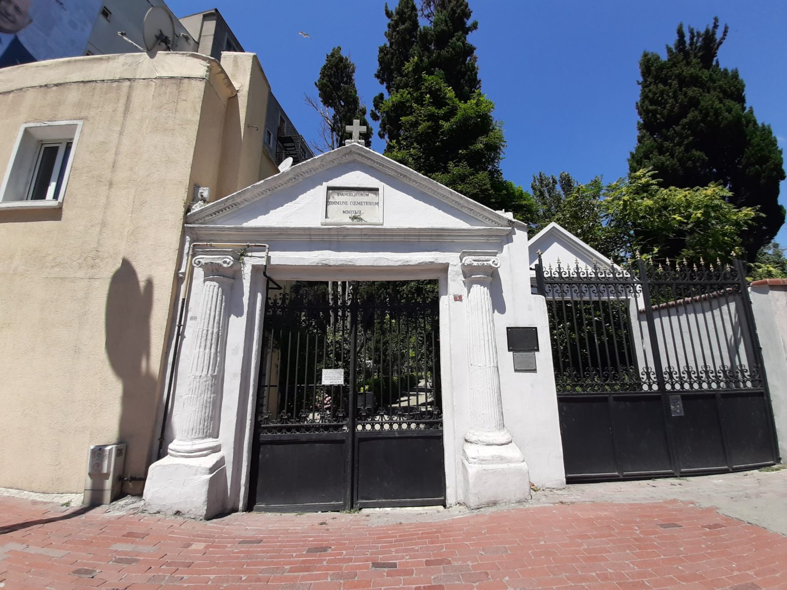 Tunel Funicular Istanbul - an Underground Funicular - Inside Out In ...